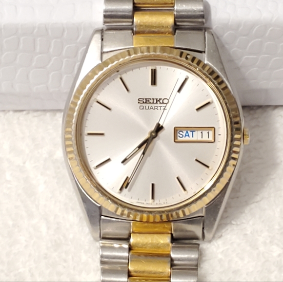 Seiko | Accessories | Vintage Seiko Mens Day Date Watch Stainless Steel Luminous Hands Silver ...